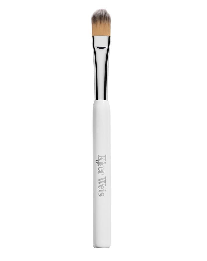 concealer brush angled